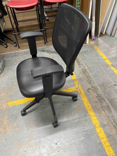 MID BACK/ MULTI FUNCTION TASK CHAIR | Desks Incorporated