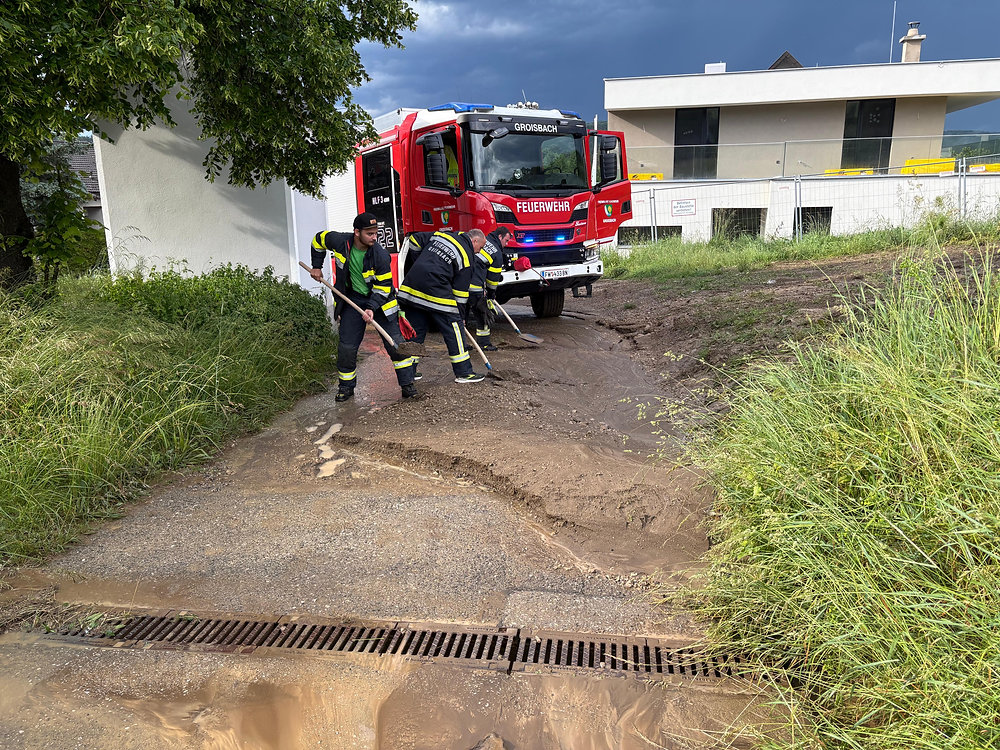 2025-06-01 Vermurung nach starken Regenfällen in Alland