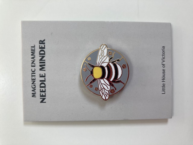 Art & Collectibles Fiber Arts NEW DESIGN Vintage Bee Needle Minder ...