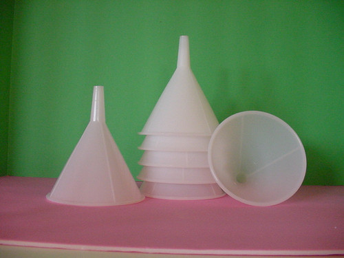 1-Graduated Cylinder, bottle brush & funnel | MantisPlace.com