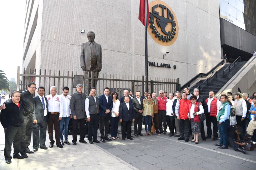 Cetemistas festejan el 82 aniversario de la CTM y el Día de la Bandera