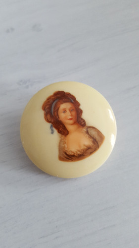 Vintage Lady Button Brooch | farfetched