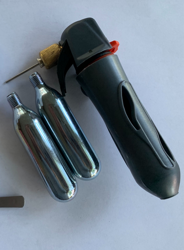 Co2 Dispenser & 2 Co2 16g Cartridges | Pollen Peddlers