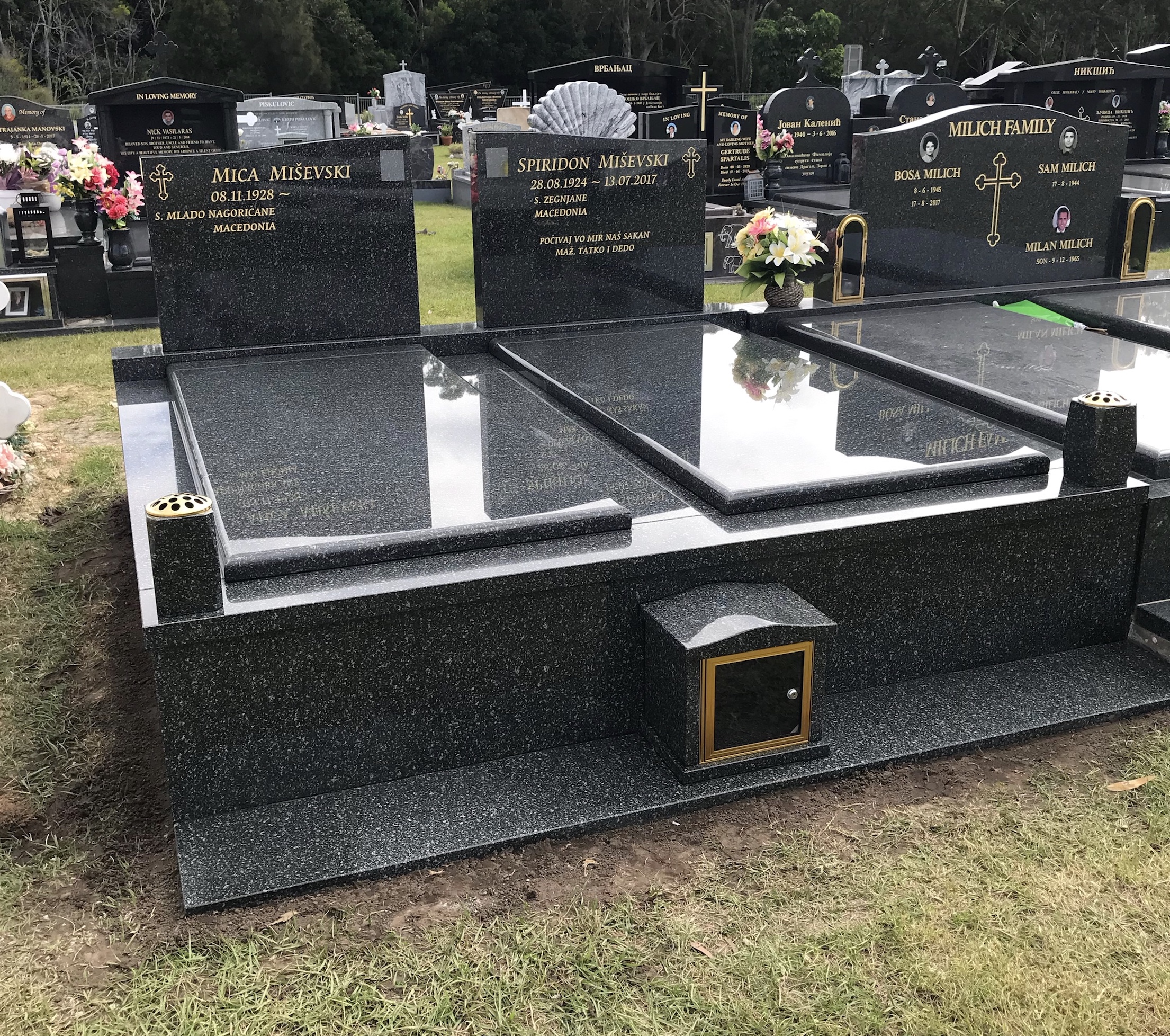 Single and Double Monuments | LEGACY MONUMENTS