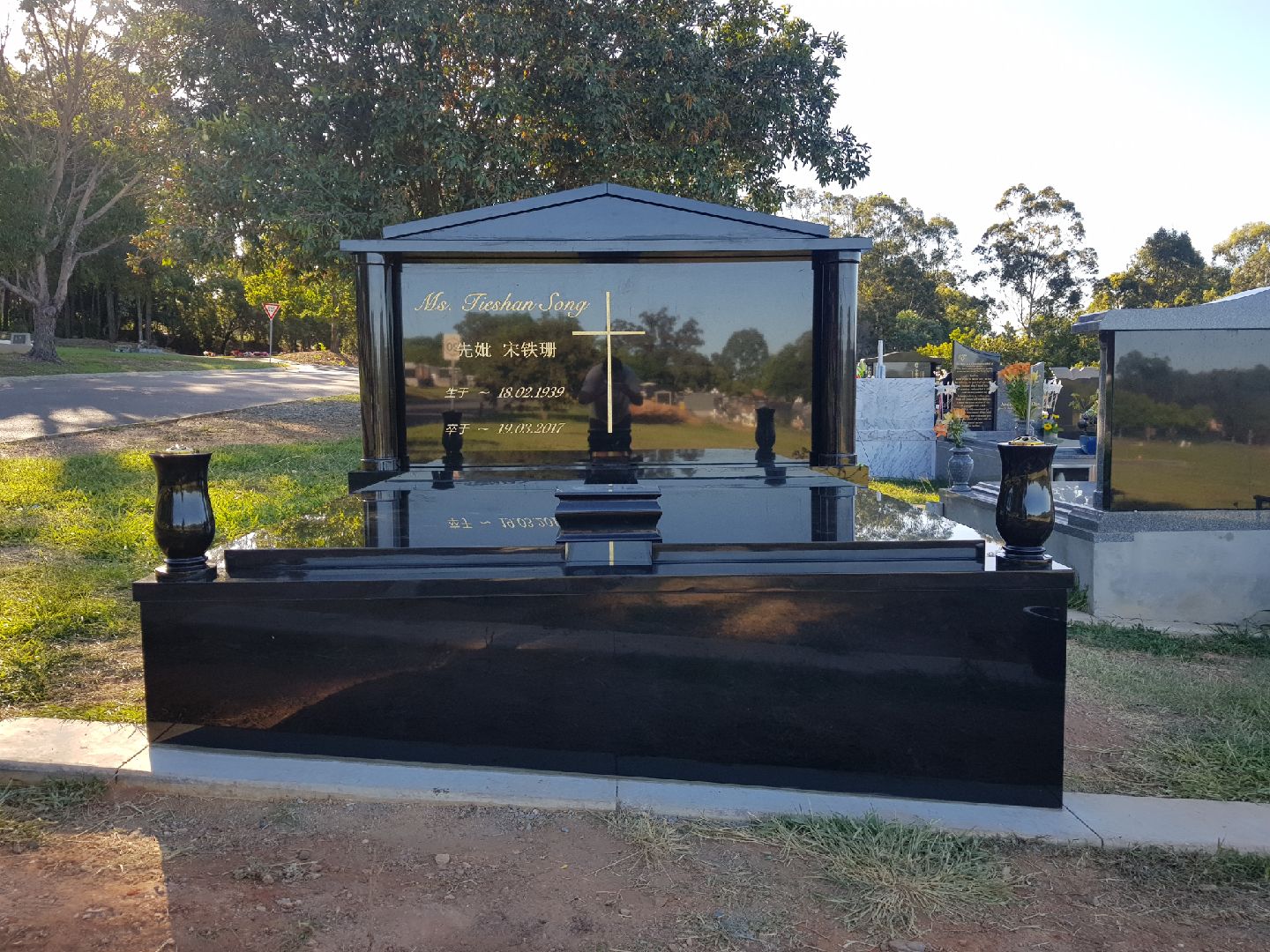 Single and Double Monuments | LEGACY MONUMENTS