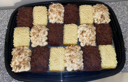 Petite Cakes | SweetTreatswMoriPie