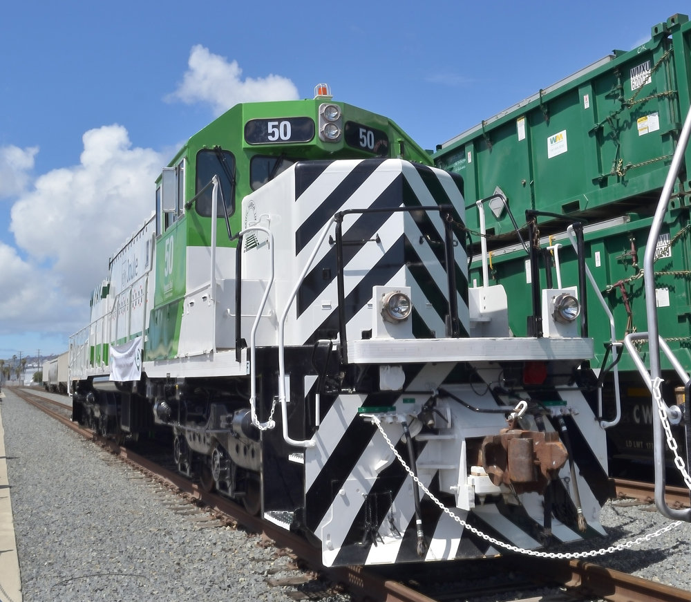 Pacific Harbor Line Presents Battery-Electric Locomotive