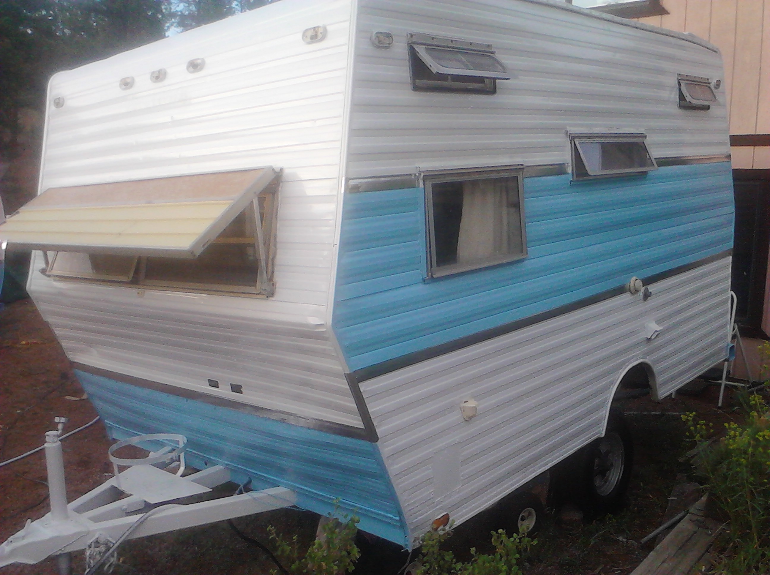 HAPPY CAMPERS | trailer2