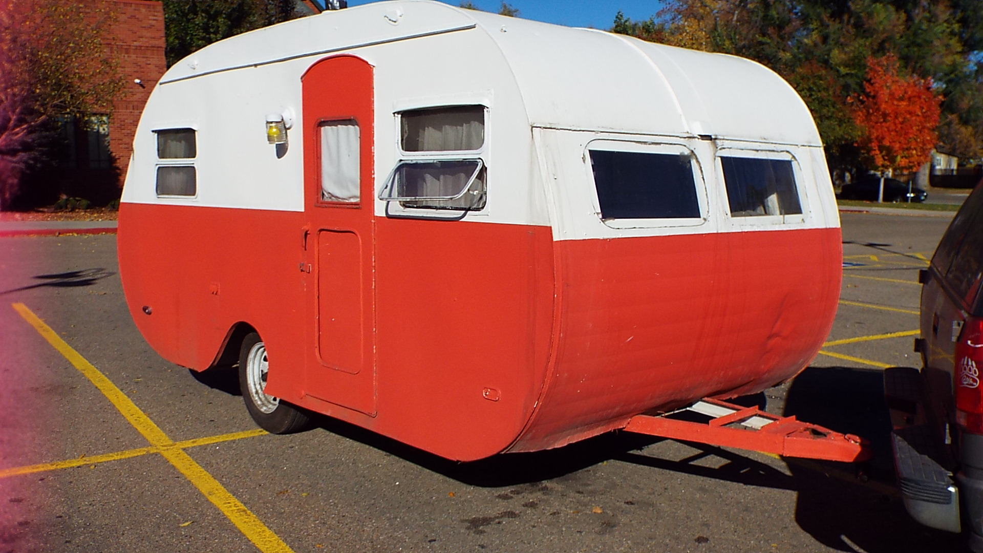 HAPPY CAMPERS | trailer2