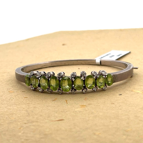 Peridot bangle | Amar Gems