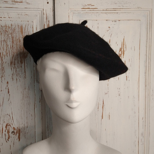 Classic Felt Black Beret | cake-and-catwalk