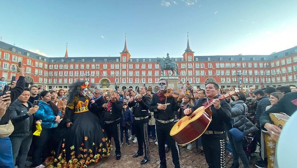 Catrinas y Mariachis se apoderan de las calles de Madrid