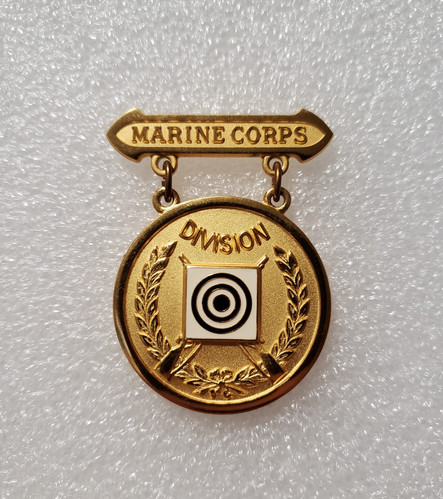 Gold Marine Corps Division Rifle Competition Badge | BunkerMilitary