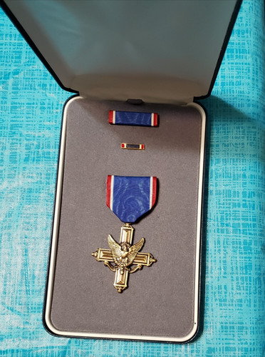 Army Distinguished Service Cross in DSC Box | BunkerMilitary