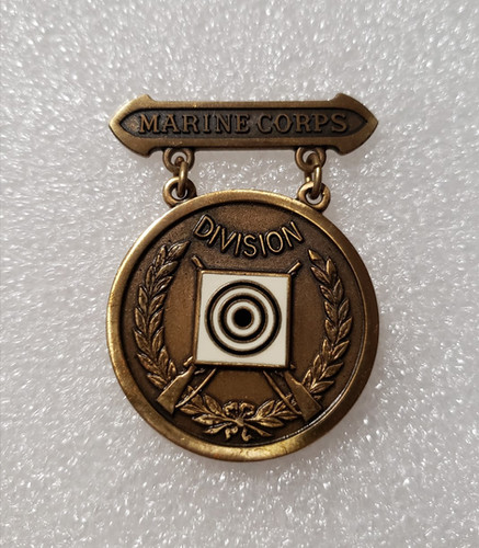 Bronze Marine Corps Division Rifle Competition Badge | BunkerMilitary