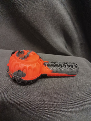 4" Silicone Black&Red Honeycomb Pipe | Kiss Glass