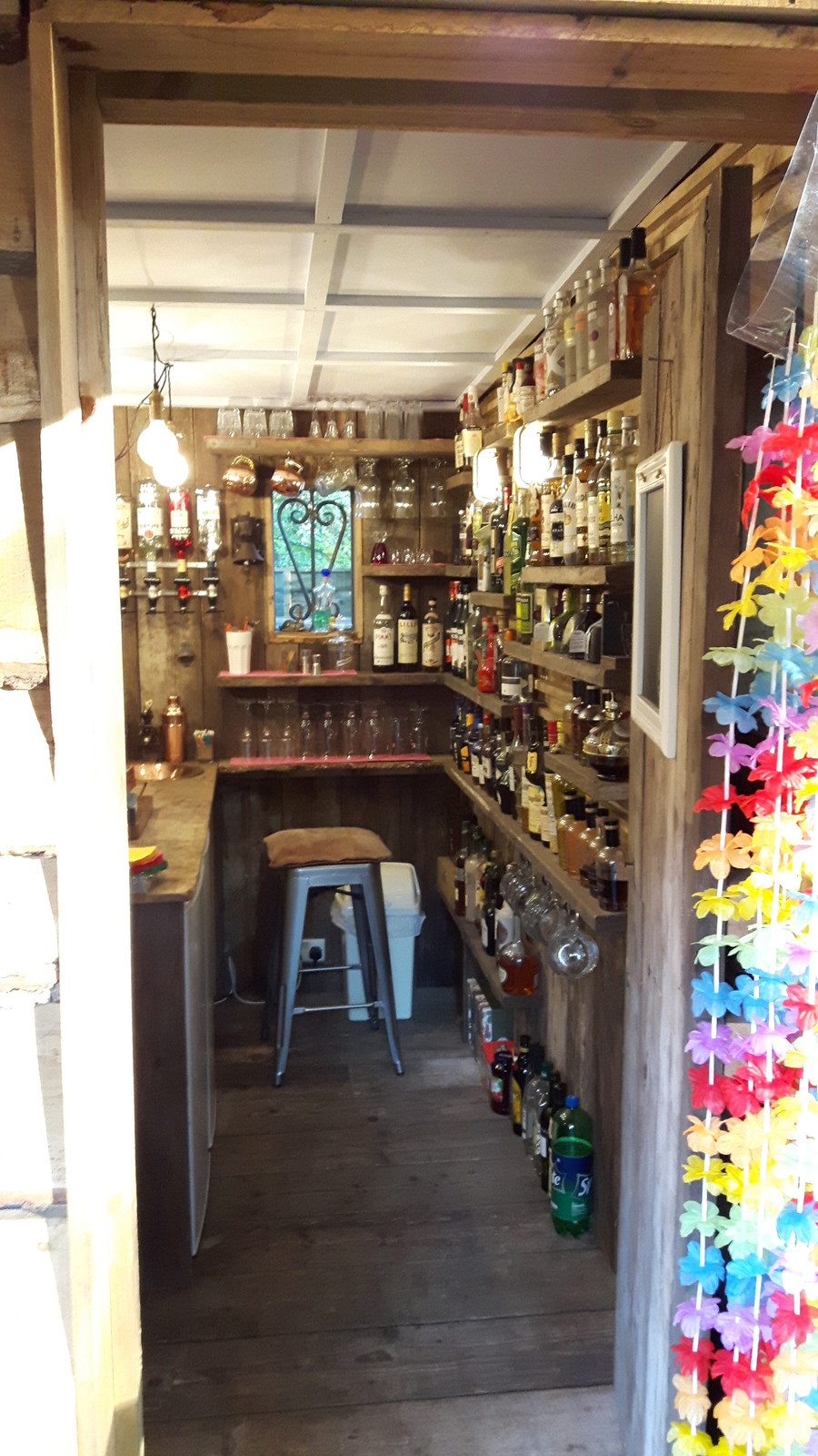Garden Room with fully stocked Bar