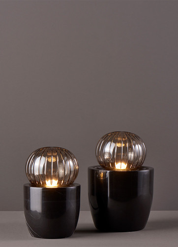 Fiona Ton B S&M - schwarze, elegante Tischlampe, Marmorsockel, handmade ...