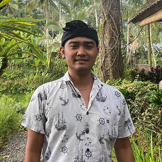 スタッフ紹介 | バリ島観光カーチャーター&日本語ガイド