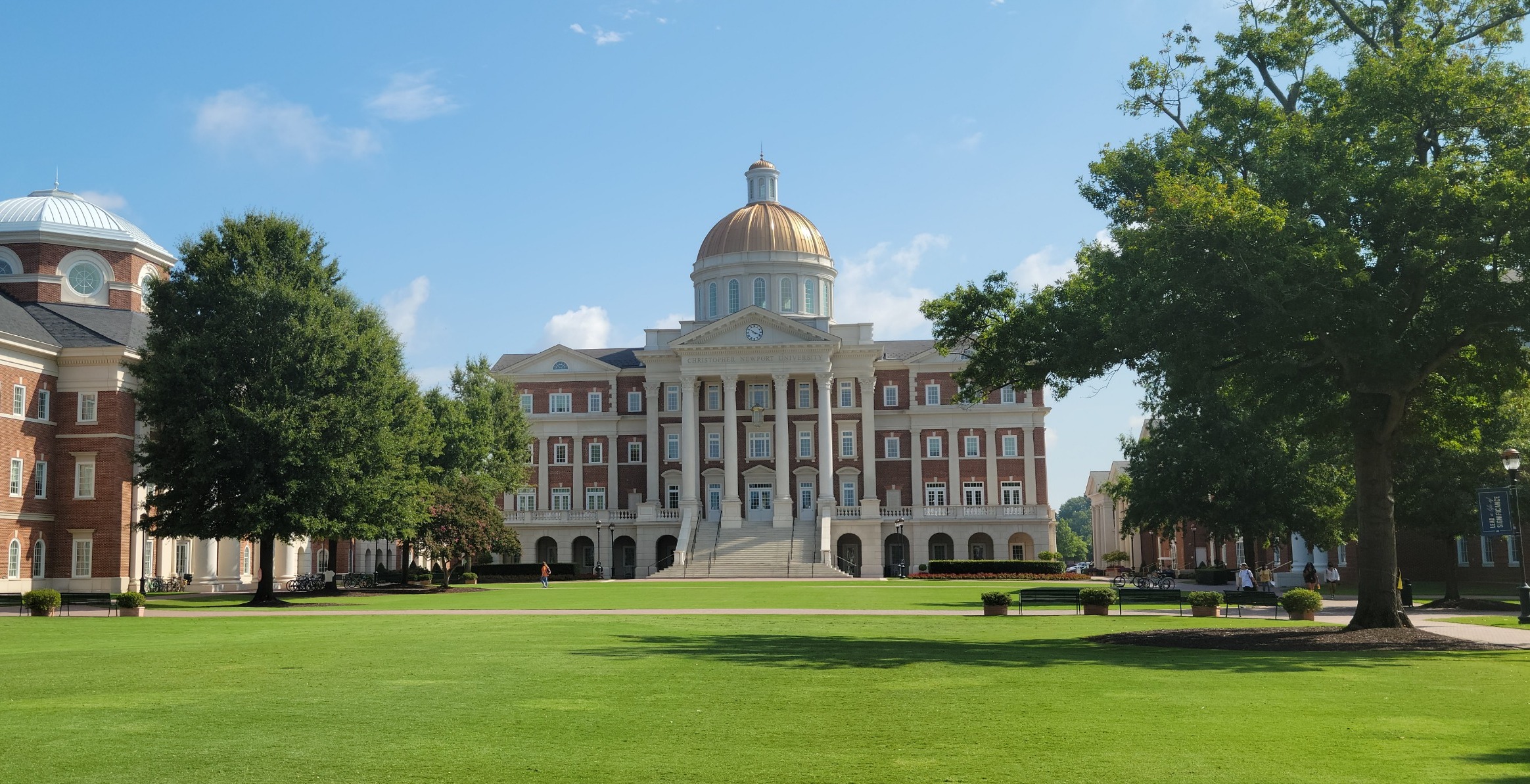 Merit scholarships & small classes at this public Virginia college