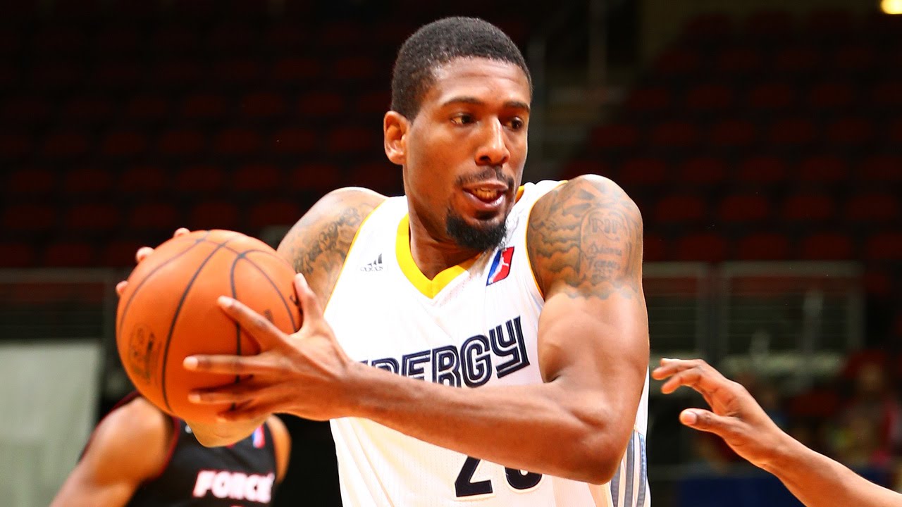 【情報】Jarrid Famous與小牛簽下一年合約 @NBA 系列 哈啦板 - 巴哈姆特