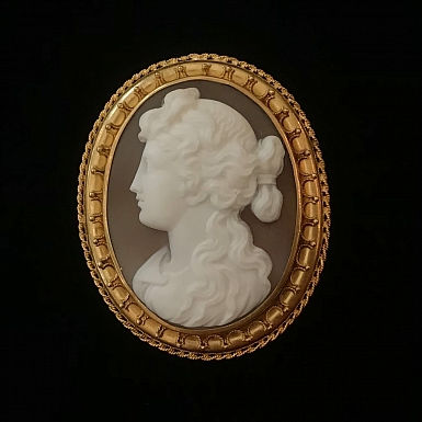 antique-15-carat-gold-stone-cameo-pin