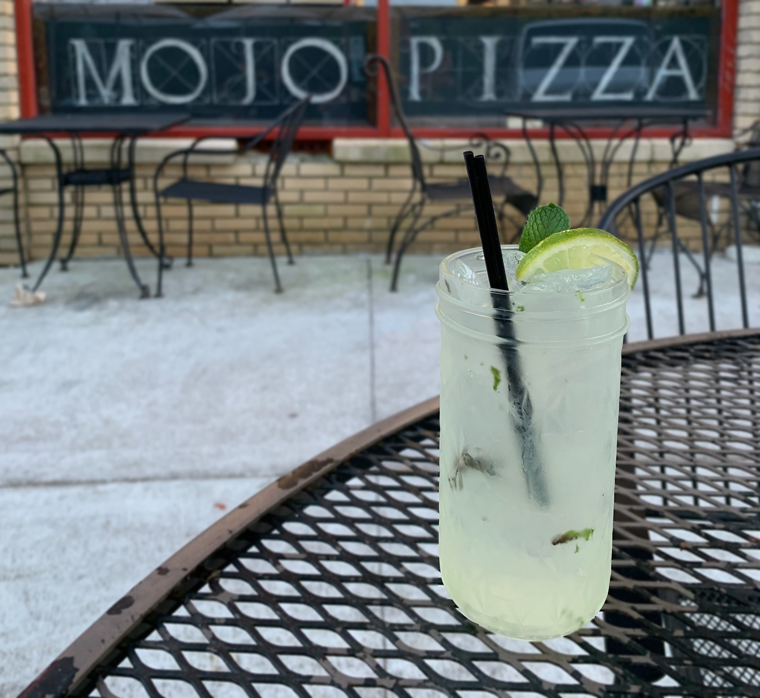 Mojo Pizza n Pub Decatur