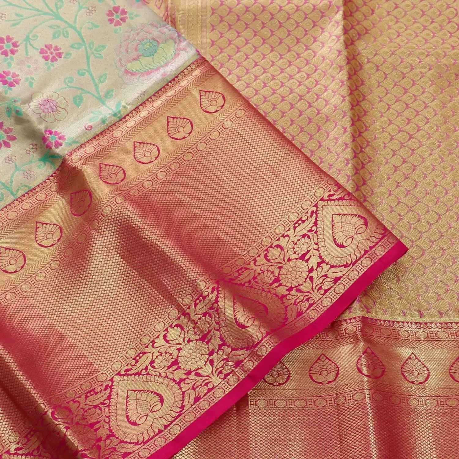 Manoranjitham - Exclusive Handloom Sarees