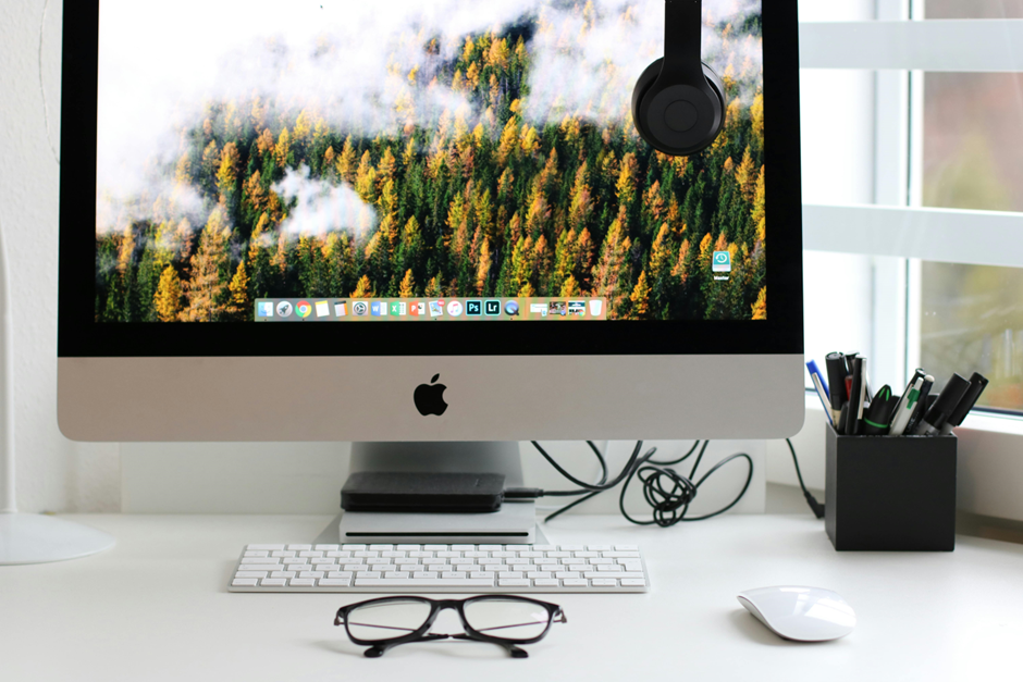 10 Creative Ideas to Personalize Your Desktop Layout- Ayvant IT Services
