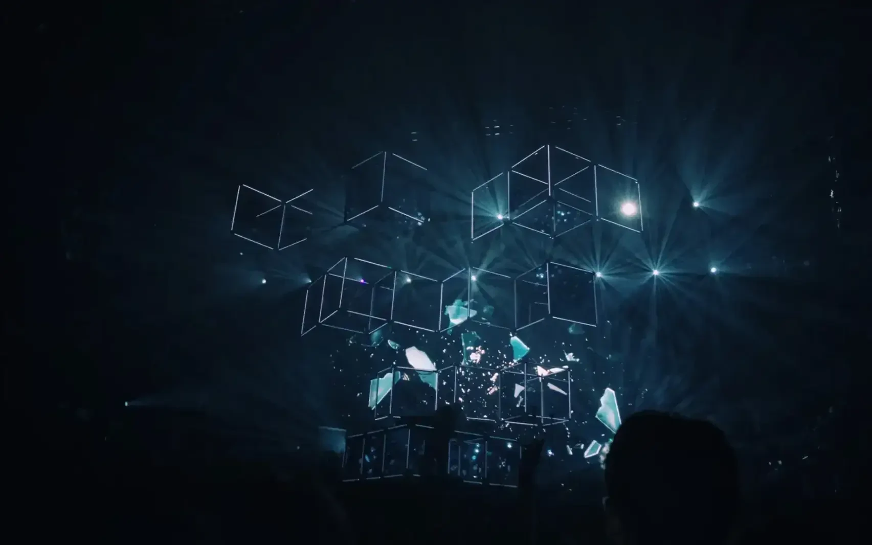 Microsoft Defender Experts Suite memperkuat keamanan siber organisasi.