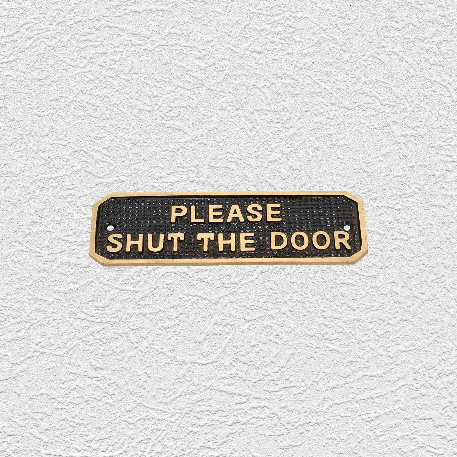 domino-brass-decorative-sign-please-shut-the-door