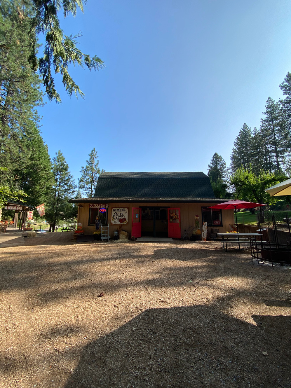 Apple Hill Bakery | Grandpa's Cellar | Camino