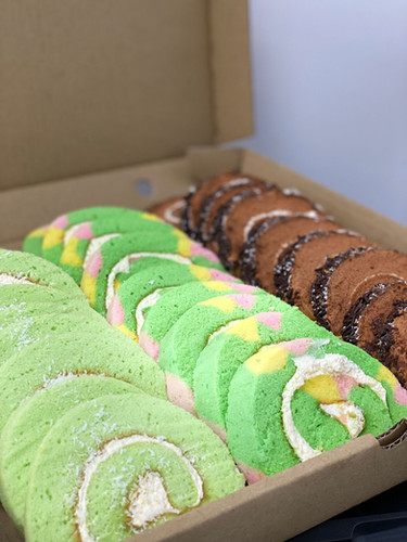 Assorted Swiss Rolls - Pandan, Rainbow & Chocolate (28 Pieces) | Loco Loco