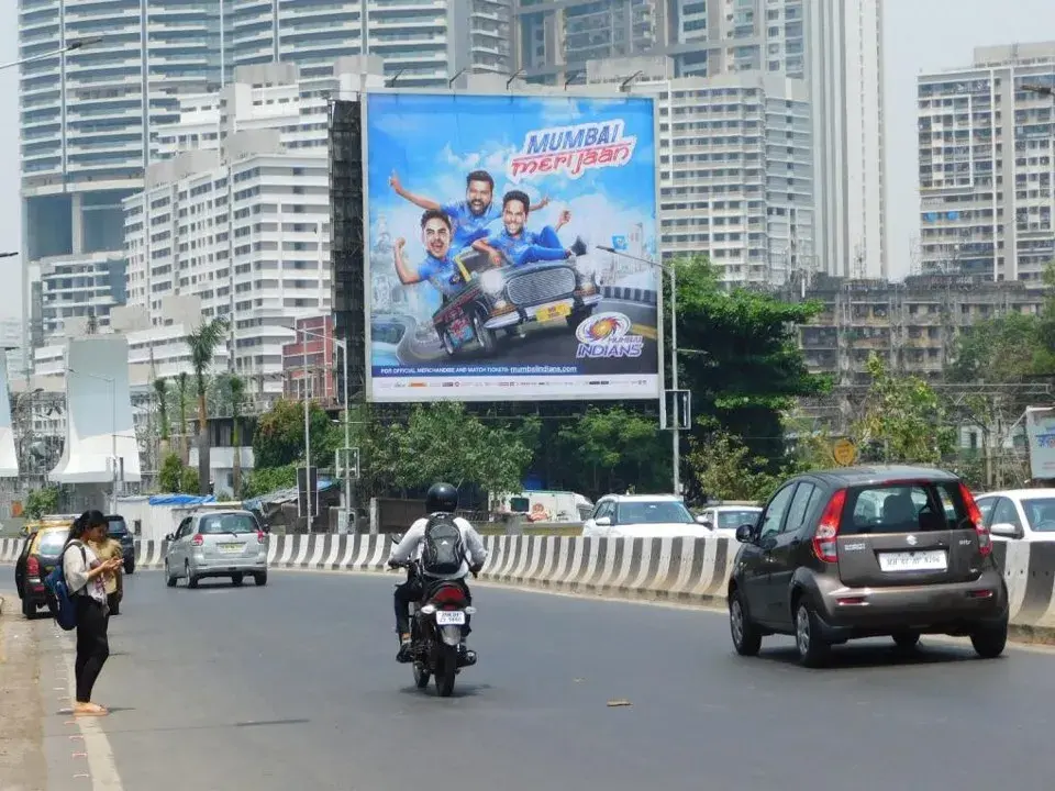 The Art of Hoarding Advertising: How Smart Advertisers are Turning ...