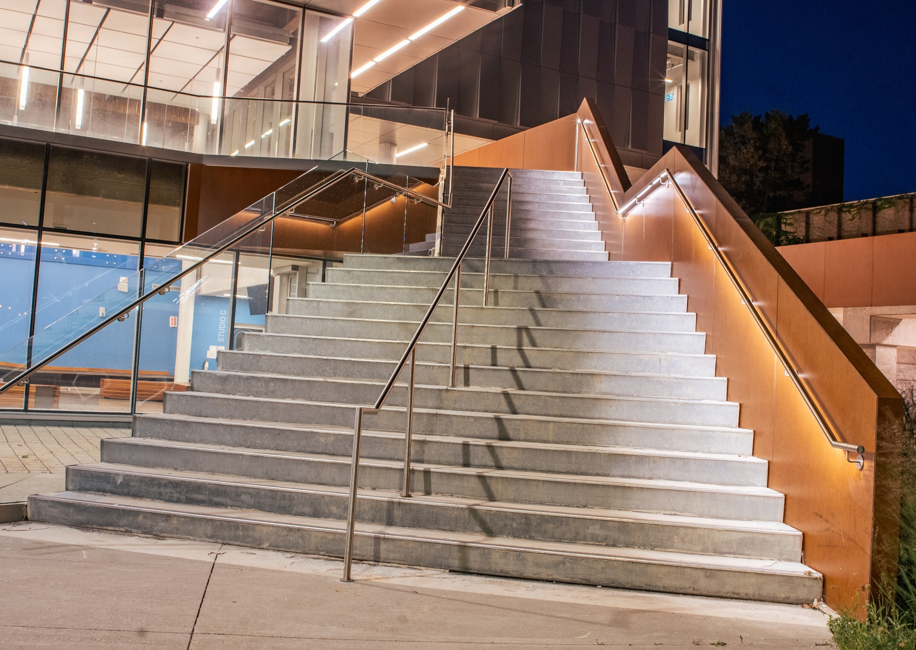 Illuminated LED Handrail | High-Quality Handrail Lighting | Artec ...