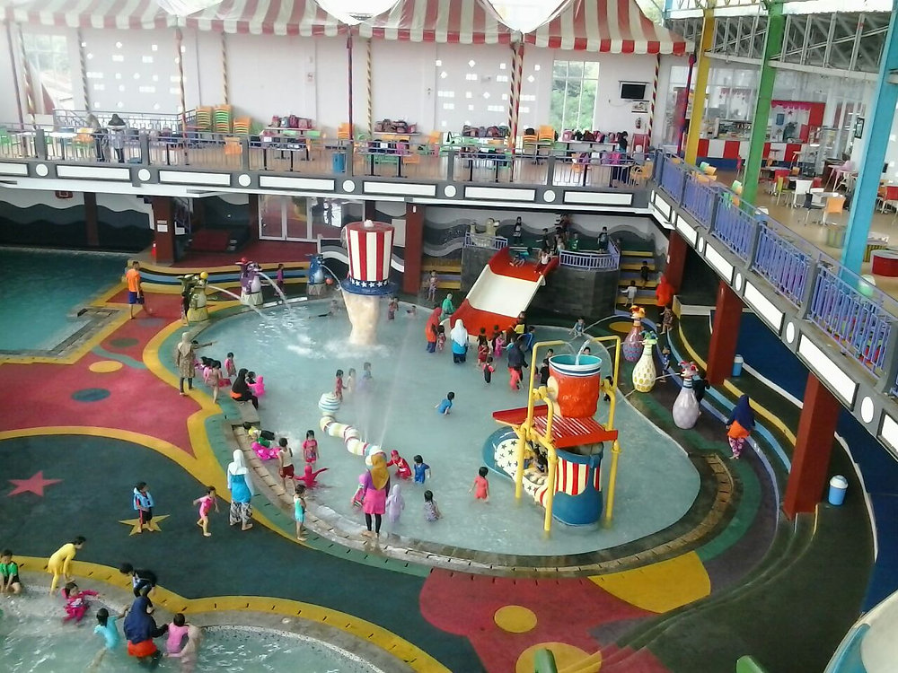 Liburan Keluarga di Sirkus Waterplay