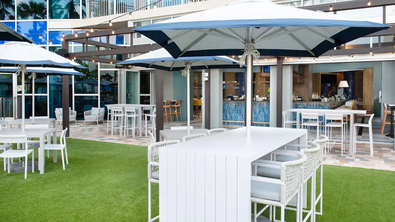 Hyatt Regency Orlando celebrates the Grand Opening of new lounge Descend 21