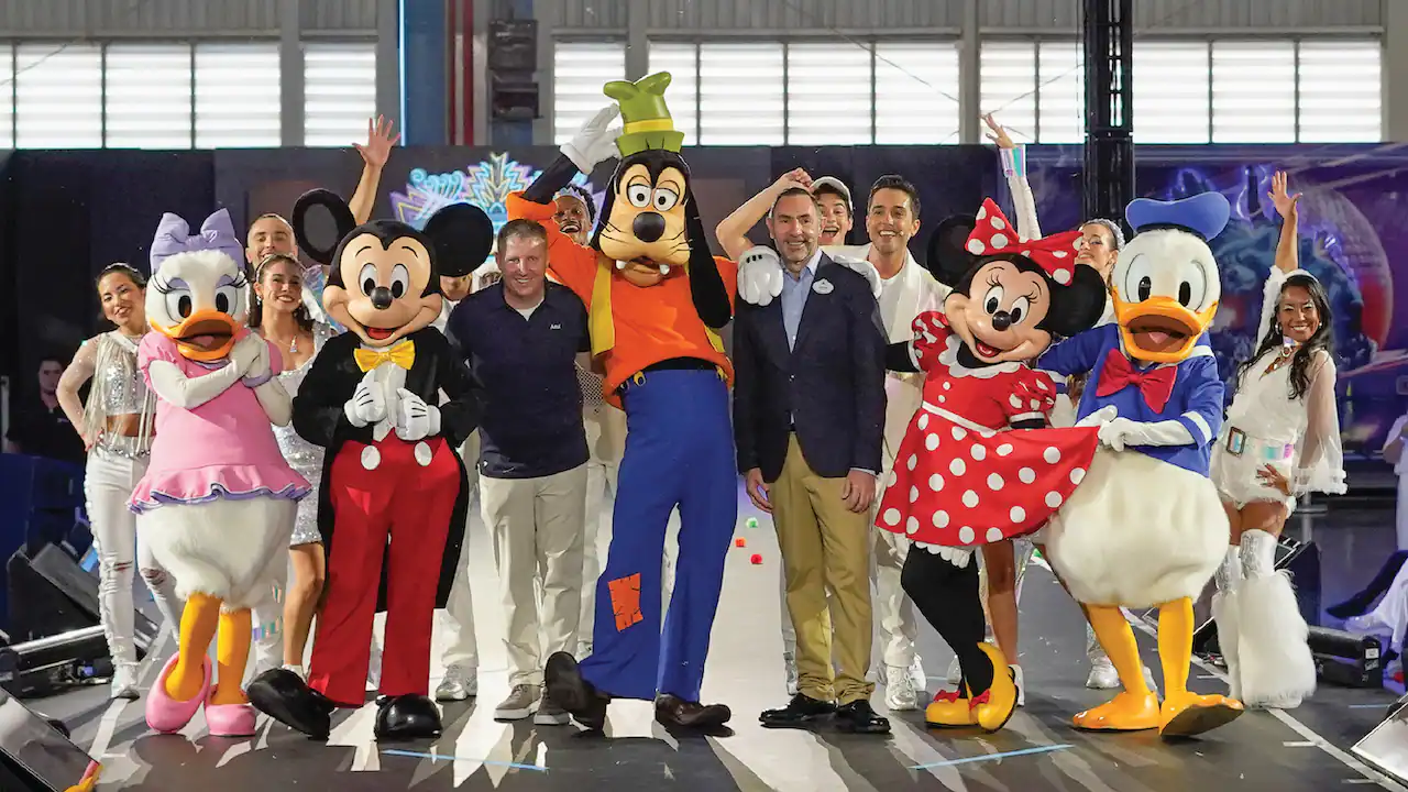 Gawrsh! Goofy is set to join the World's Most Magical Fleet at Azul ...