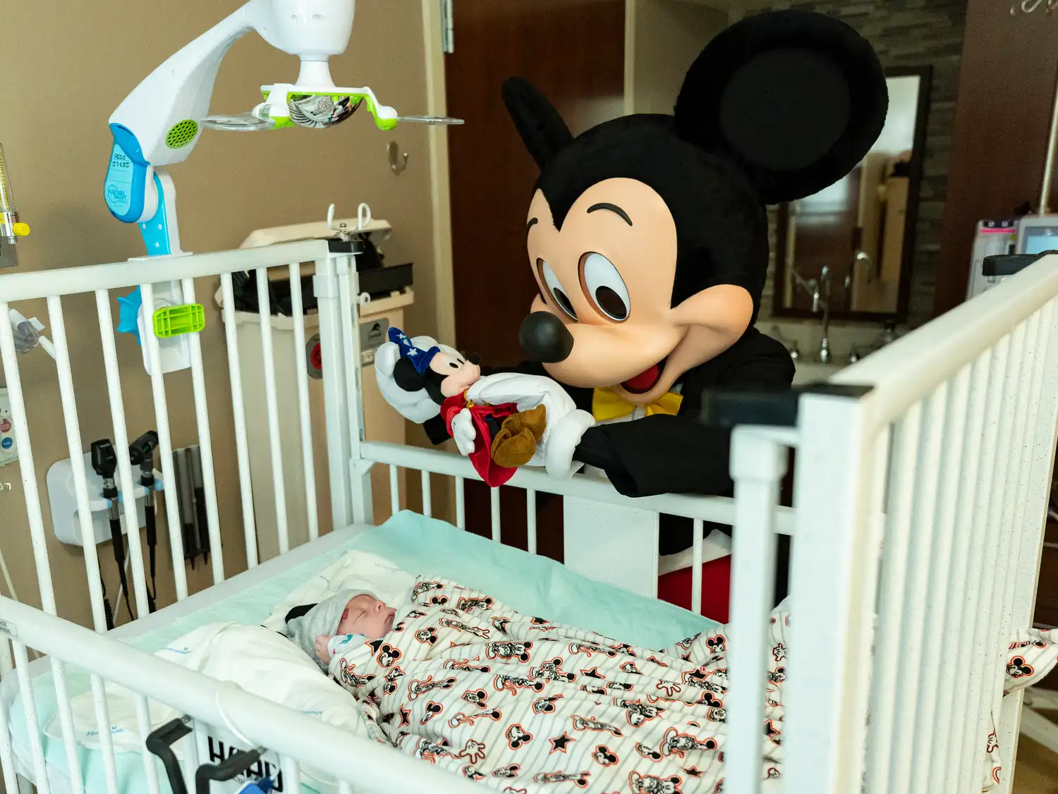 Mickey Mouse Brings Mobile Movie Theater Disney Hospital Wear And Toys To Young Patients In Florida