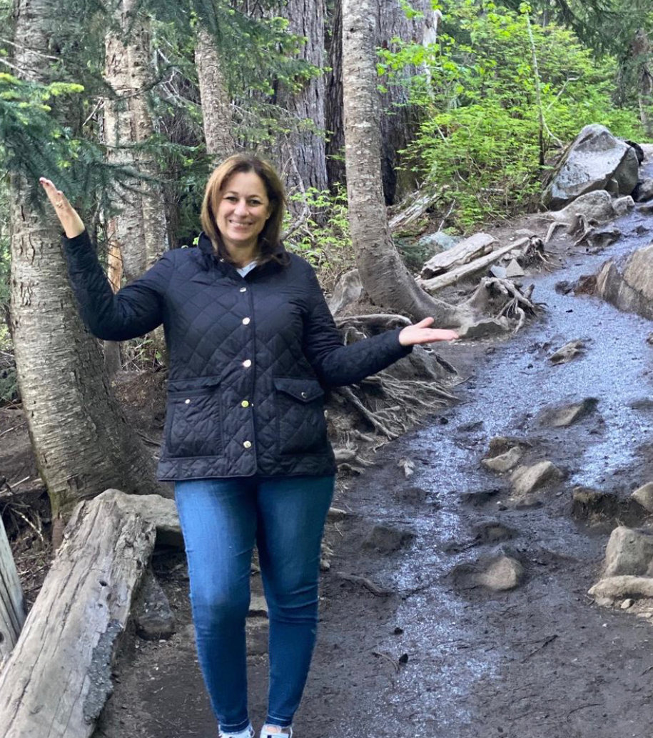 KELLY VLAHAKIS-HANKS | Travel With Meaning