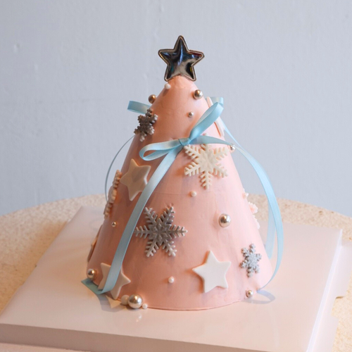 Pink Christmas Tree Cake | Eggyi.co