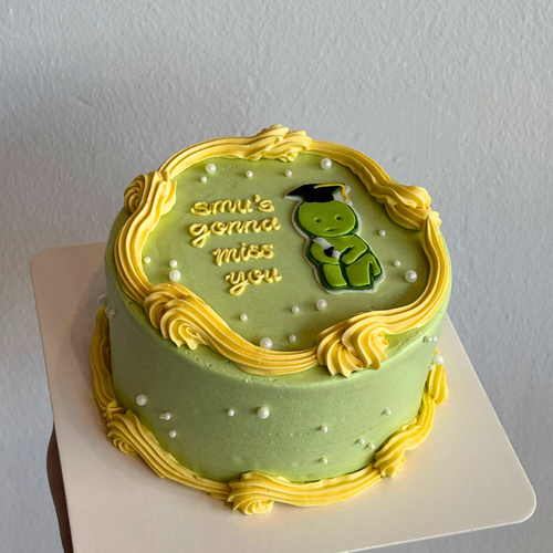 Green Grad Cake – Smiski with Diploma & Hat Design | Eggyi.co