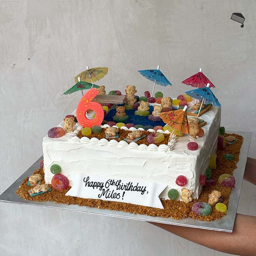 Teddy biscuits jello pool cake | Cakeinspiraton SG