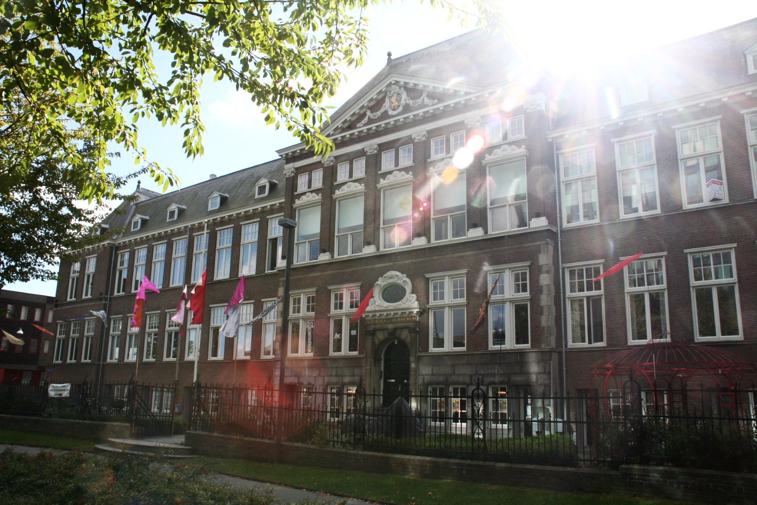 Het Paleis Groningen: Cultuurpand met ateliers, woningen & bedrijven