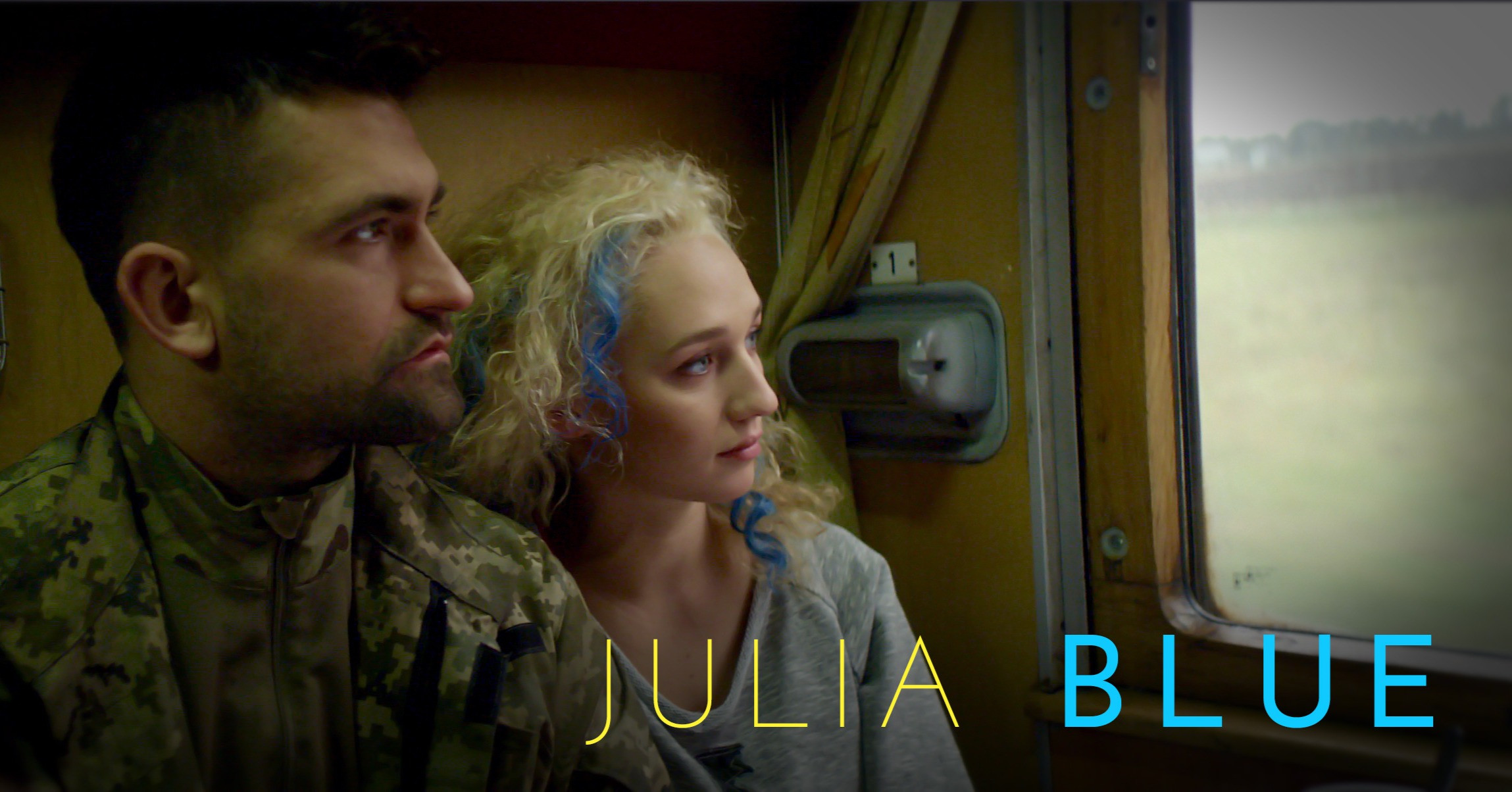 Julia Blue | Roxy Toporowych