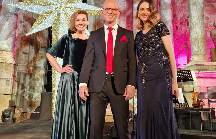 HOME | Alex Sharpe,Celtic Woman, Irish Singer, Musical Theatre