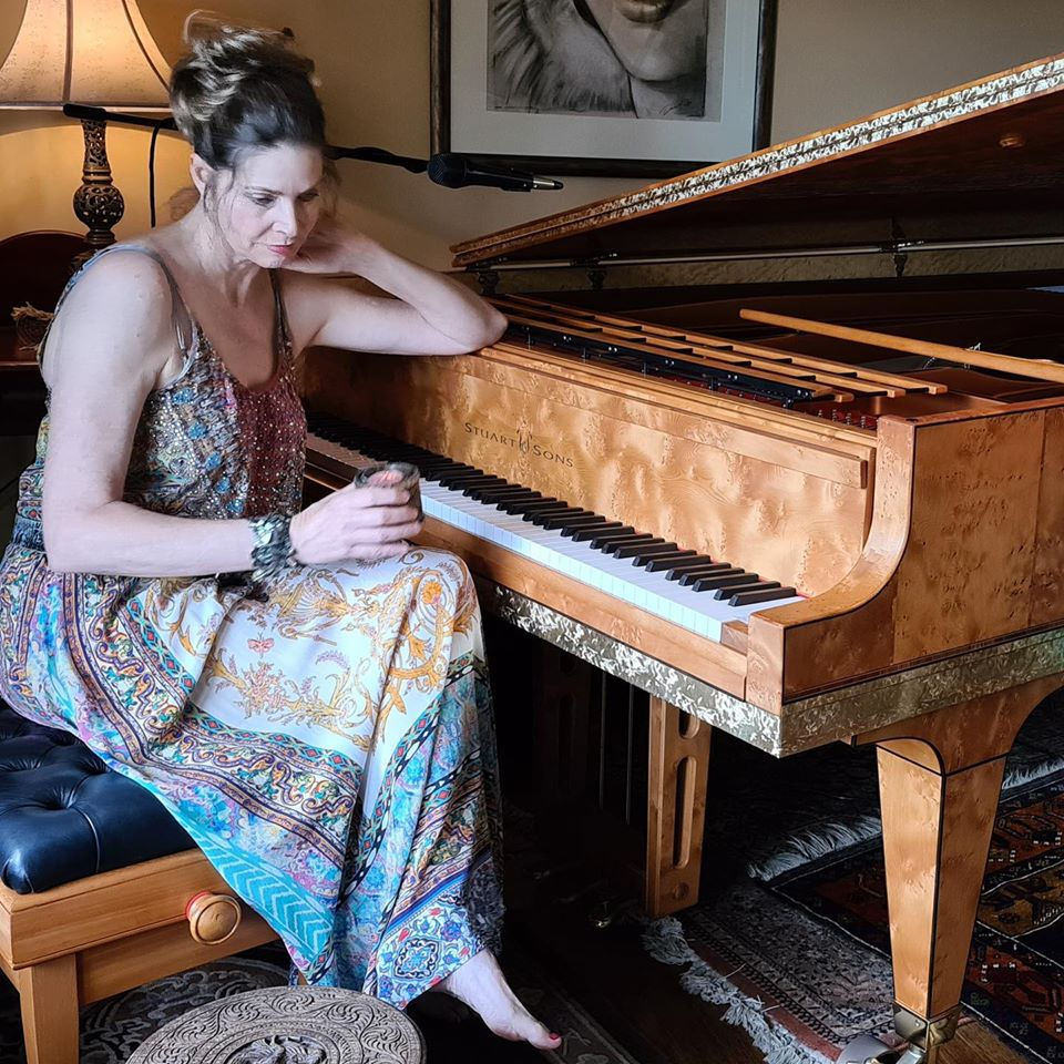 Featuring You - Meet Fiona Joy Hawkins