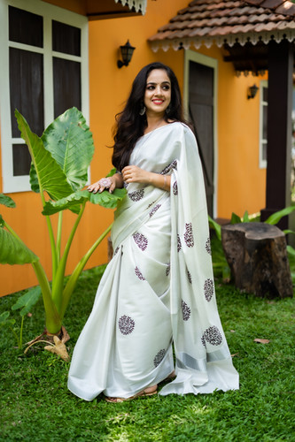 Pranika Tissue | KeralaSaree by Swethhttps://www.keralasaree.com ...