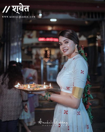 Chethipoo pavada | KeralaSaree by Swethhttps://www.keralasaree.com ...