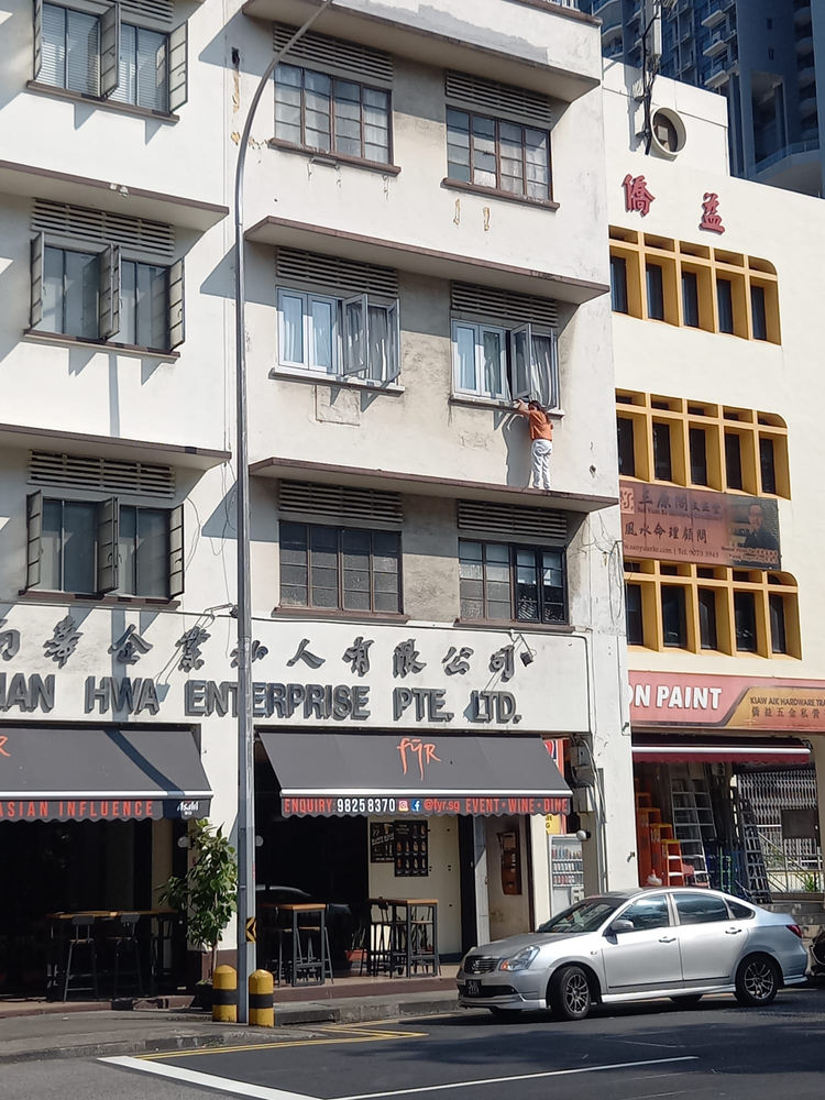 Woman spotted on window ledge in Jalan Besar, police called | prolific ...